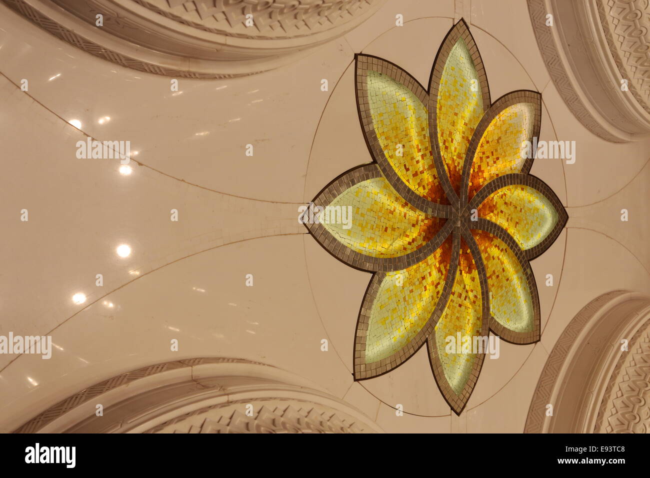 Floor detail in the Sheikh Zayed Grand Mosque, Abu Dhabi, United Arab ...