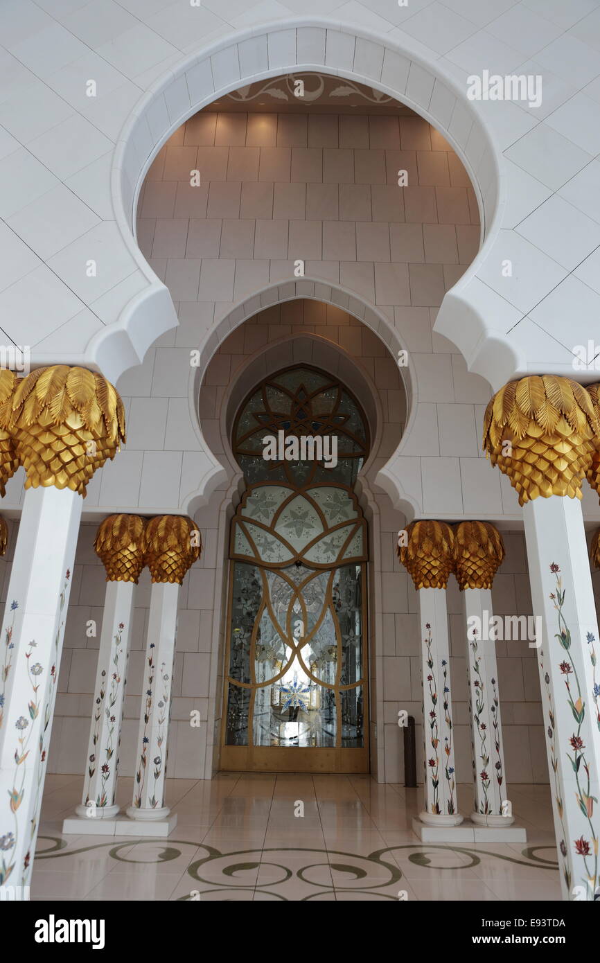 Entrance to Sheikh Zayed Grand Mosque, Abu Dhabi, United Arab Emirates ...
