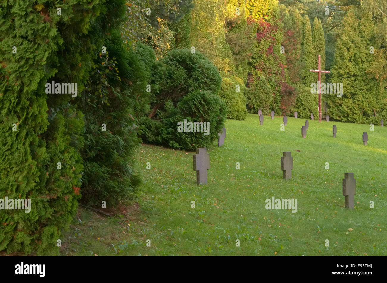 Grass cemetery hi-res stock photography and images - Alamy