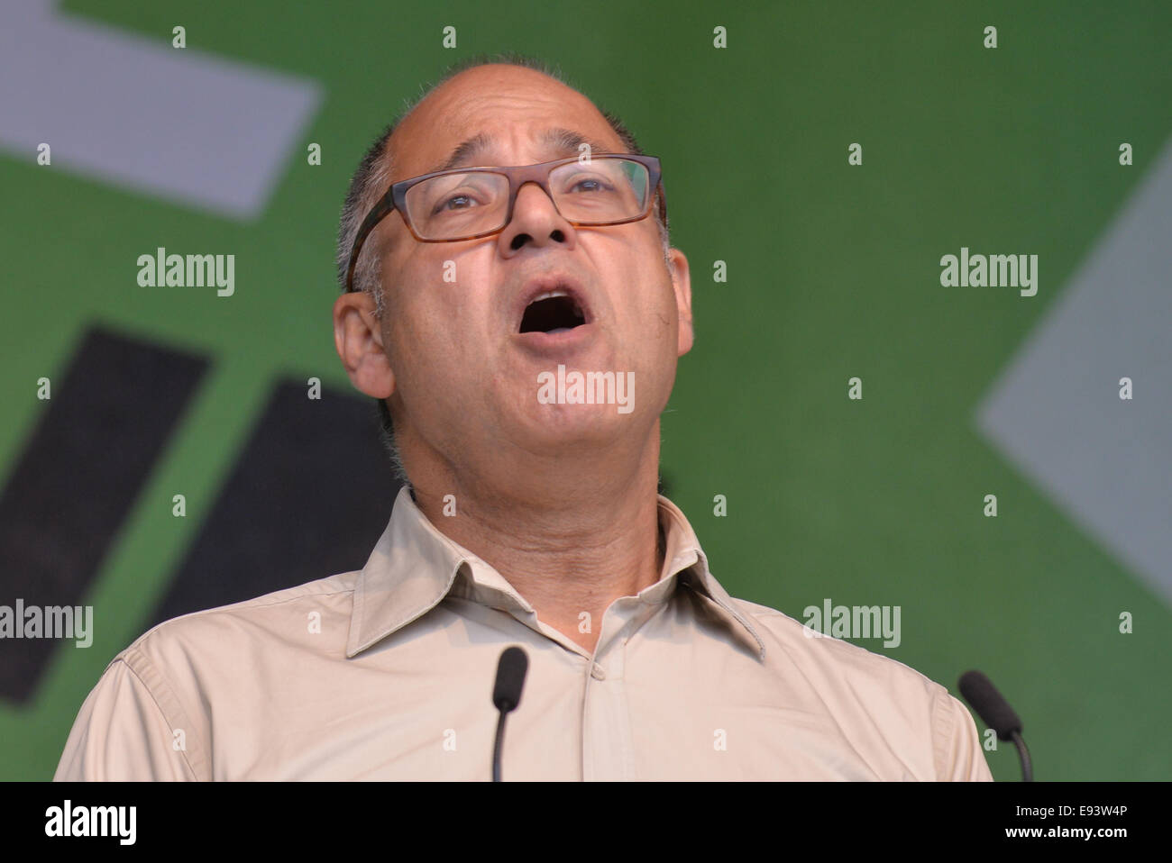 London, UK. 18th Oct, 2014. Speaker at the rally in Hype Park for ...