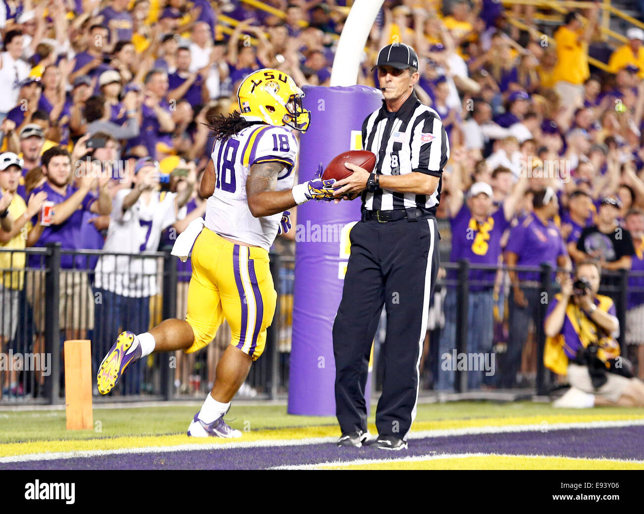 Football referee with ball back hi-res stock photography and images - Alamy