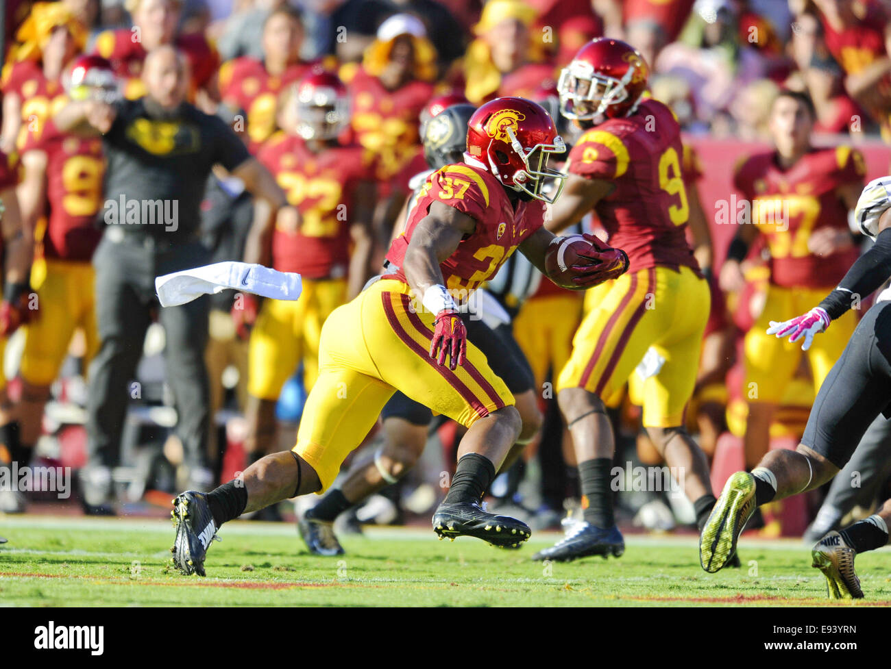 Los Angeles, California, US. 18th Oct, 2014. Javorius Allen of the USC ...