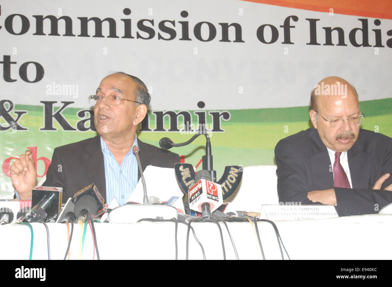 Srinagar, India. 18th oct, 2014. Chief Election Commissioner of India V ...