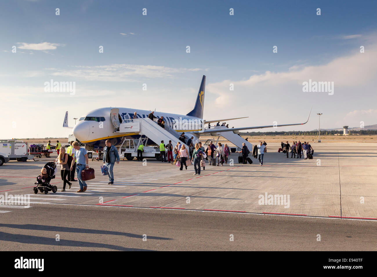 Ryanair Boeing 737-800 disembarking Passengers at Paphos airport Cyprus ...