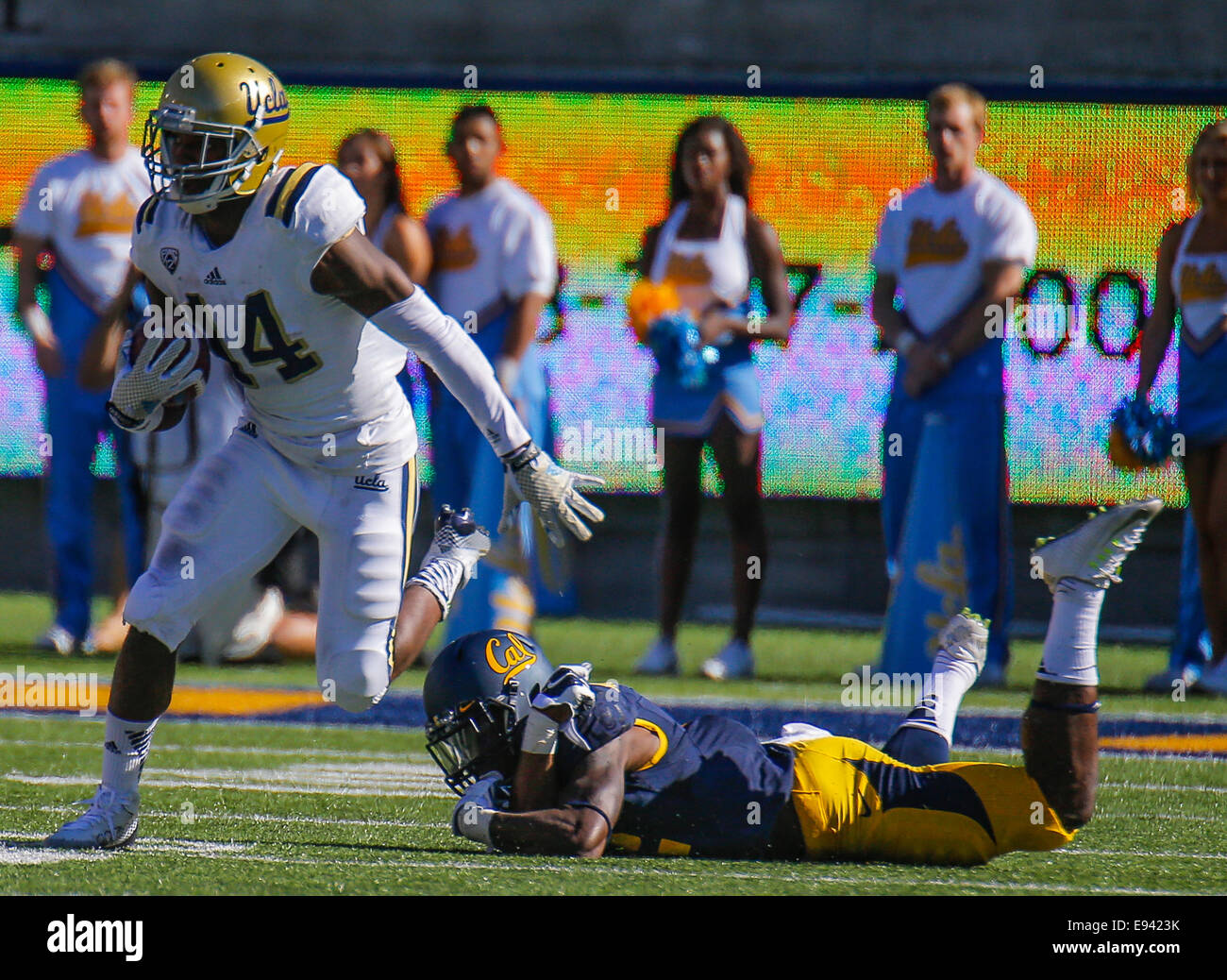 Berkeley USA CA. 18th Oct, 2014. UCLA RB # 24 Mossi Johnson break a ...