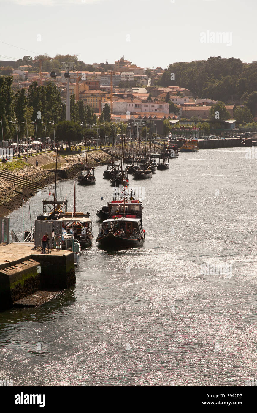 Boats on the douro hi-res stock photography and images - Alamy