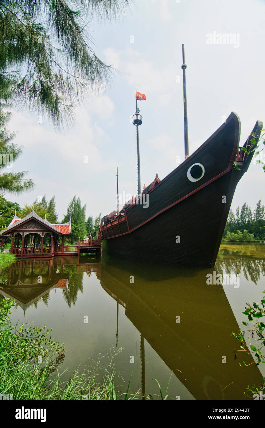 Thai Junk, Thailand's traditional way of transportation along the Chao ...
