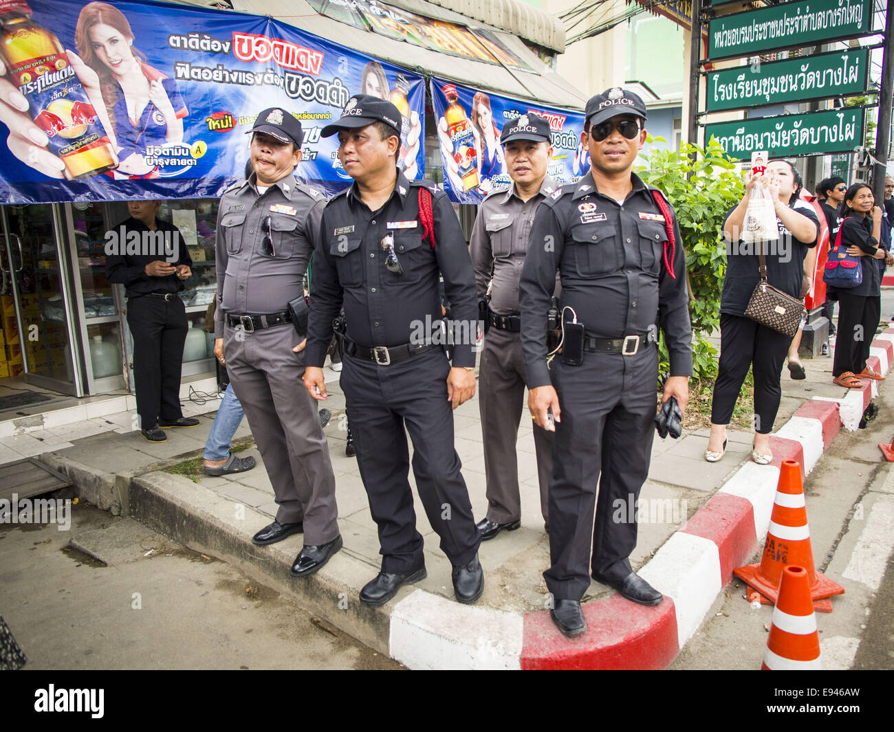 Thai police officer on duty hi-res stock photography and images - Alamy