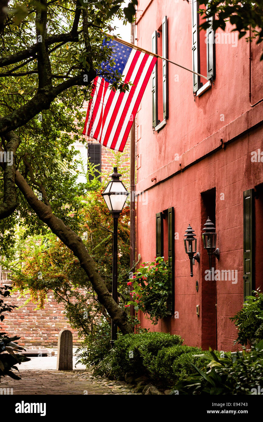 Philadelphia Alley also known as Dueler's Alley in the French Quarter ...