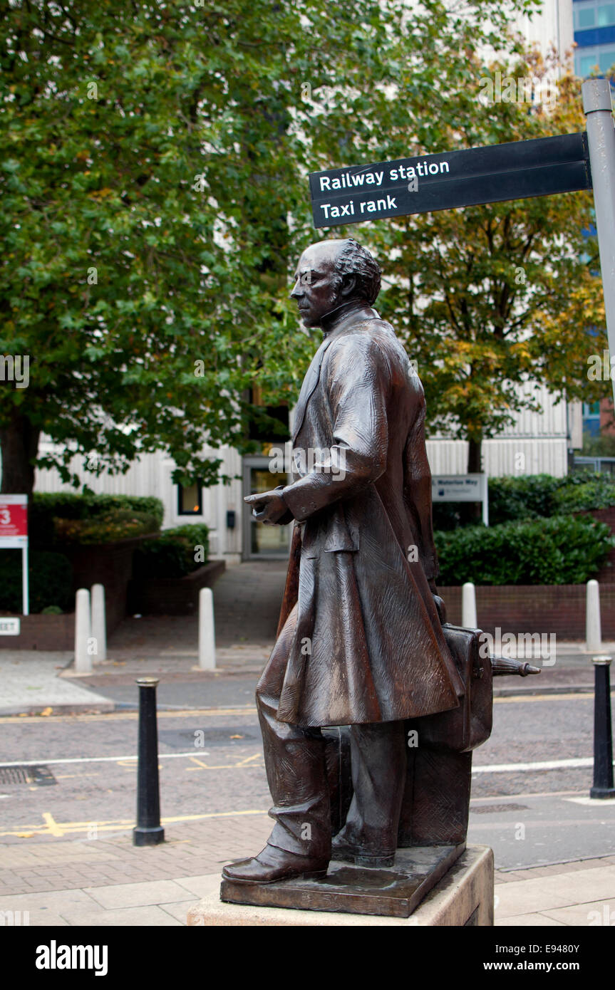 Cook statue hi-res stock photography and images - Alamy