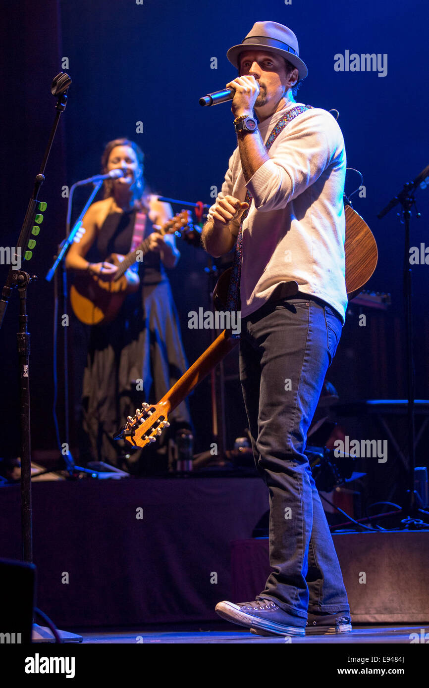 Milwaukee, Wisconsin, USA. 17th Oct, 2014. Musician JASON MRAZ performs ...