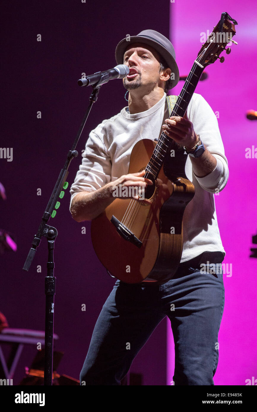 Milwaukee, Wisconsin, USA. 17th Oct, 2014. Musician JASON MRAZ performs ...