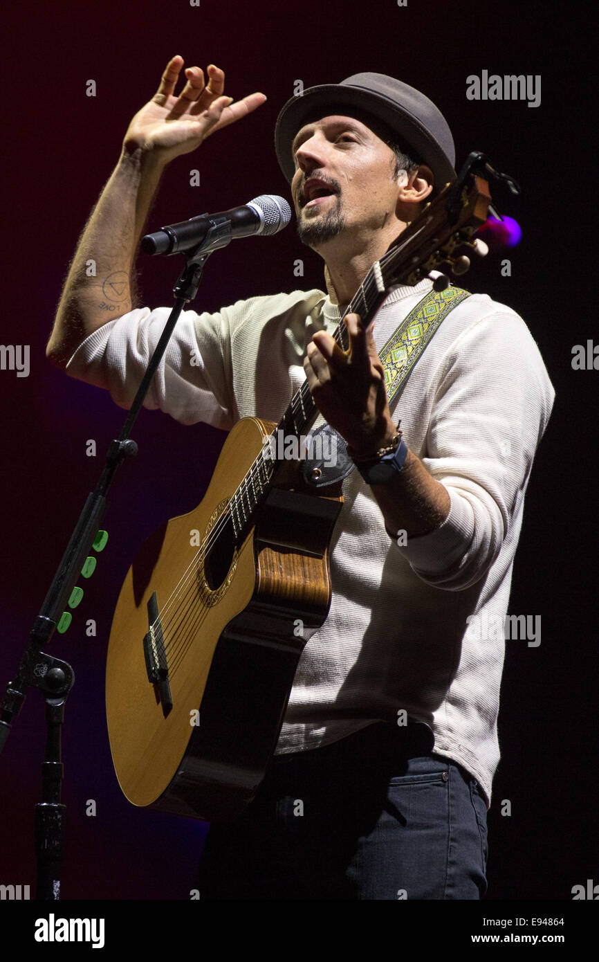 Milwaukee, Wisconsin, USA. 17th Oct, 2014. Musician JASON MRAZ performs ...