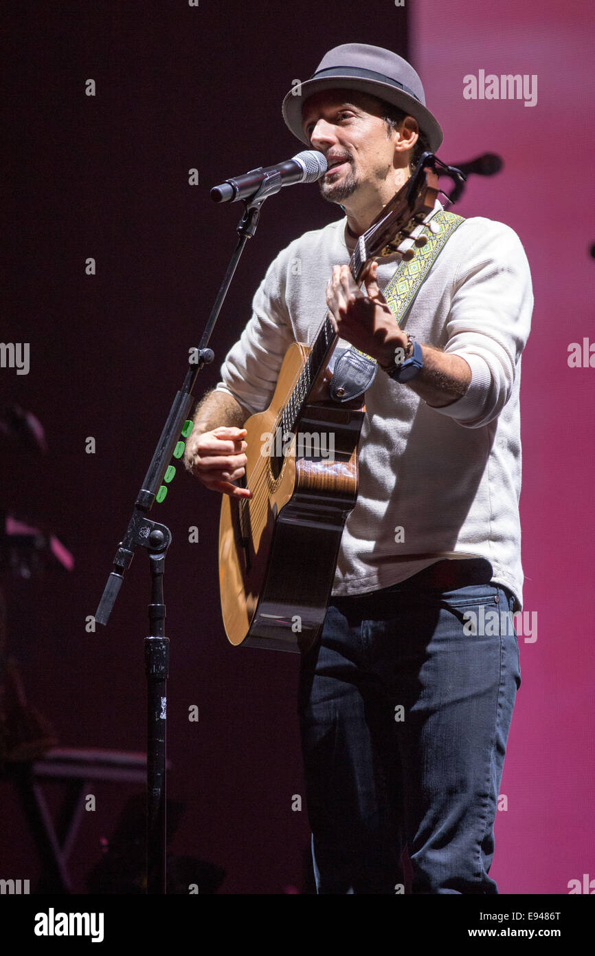 Milwaukee, Wisconsin, USA. 17th Oct, 2014. Musician JASON MRAZ performs ...