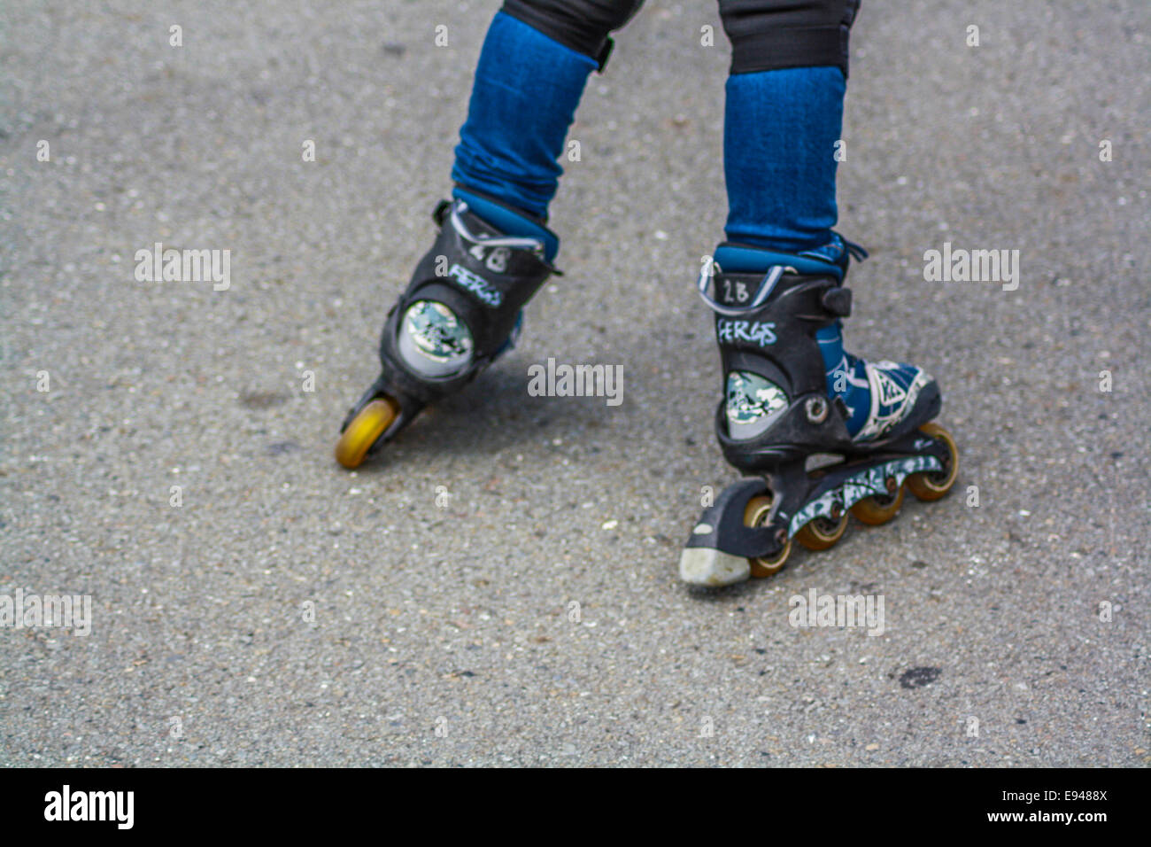 roller blade skating family father daughter and son Stock Photo - Alamy