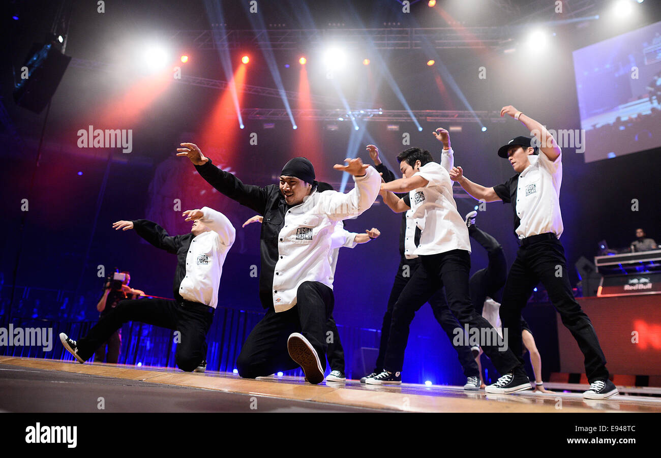 Braunschweig, Germany. 18th Oct, 2014. The South Korean breakdance team ...