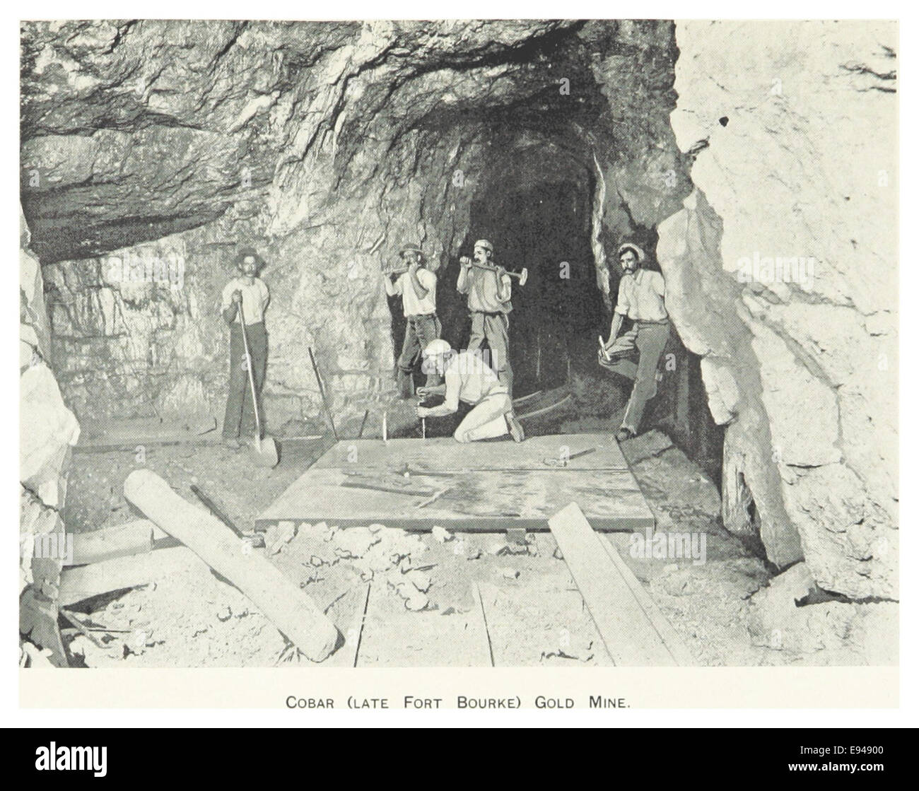 CARNE(1899) p097 COBAR (LATE FORT BOURKE) GOLD MINE Stock Photo - Alamy