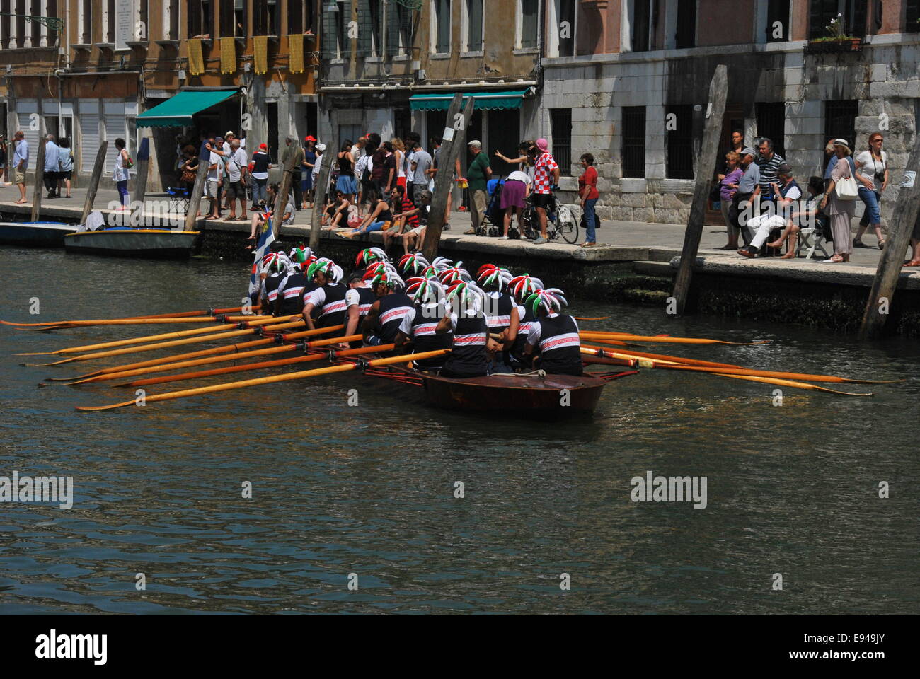 Italy. Venice. Vogalonga 2014. Canoes and large boats. Oars. Rowers in ...