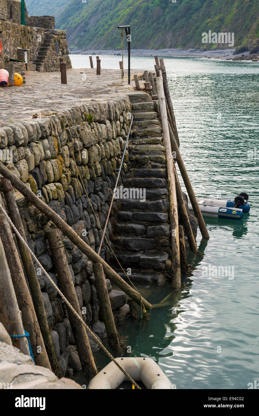 Sea wall and steps hi-res stock photography and images - Alamy