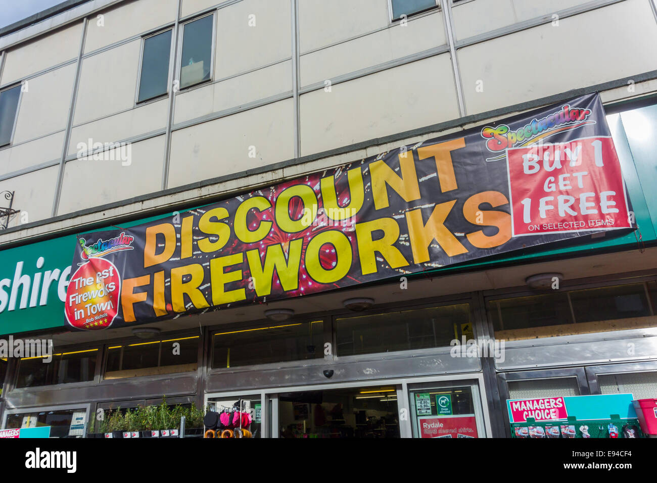 Fireworks store hi-res stock photography and images - Alamy