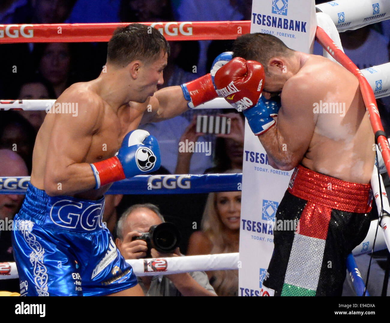 Knock out jack hi-res stock photography and images - Alamy