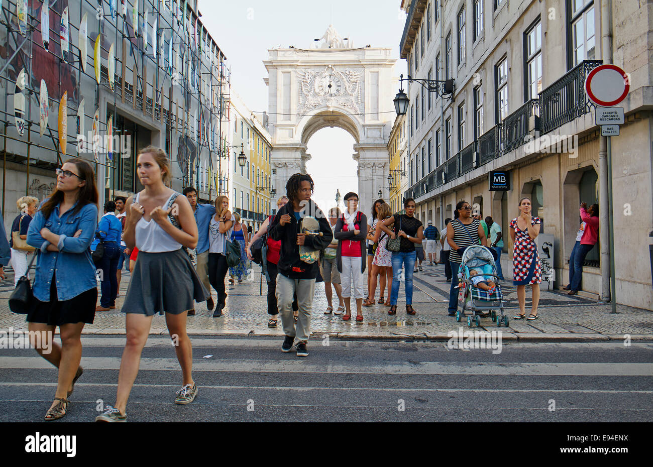 Triumphal arch and busy commercial street Rua Augusta Pombaline Lower ...