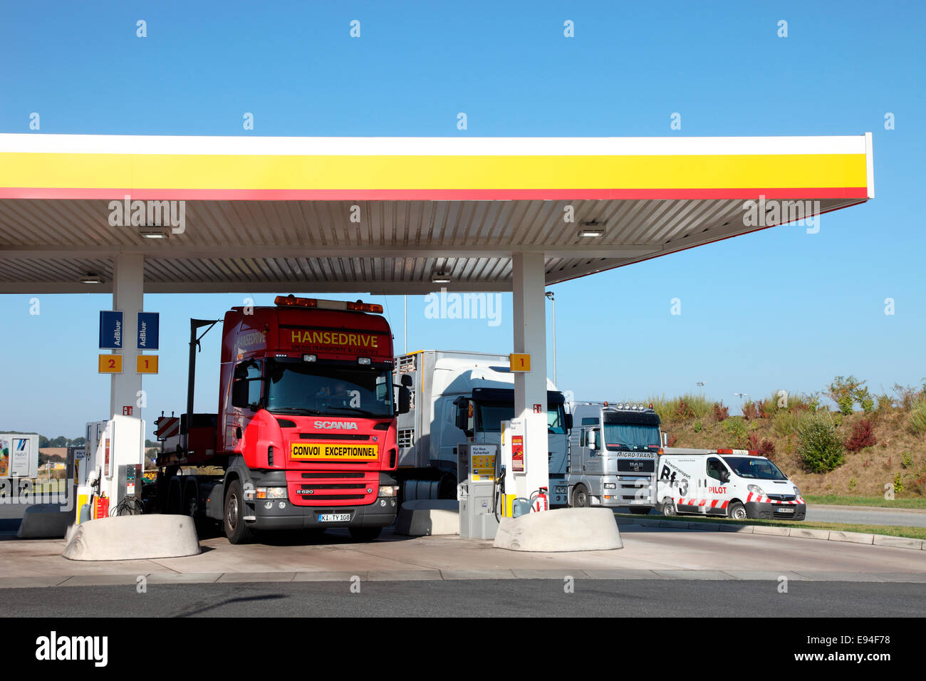Shell gas station hi-res stock photography and images - Alamy