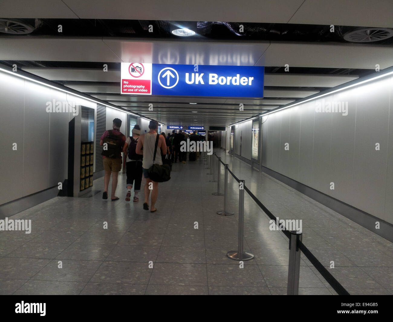 Heathrow terminal 4 border hi-res stock photography and images - Alamy