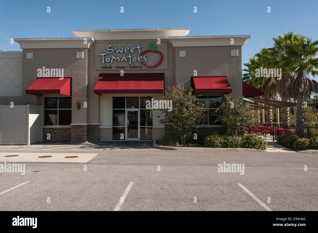 Sweet tomatoes restaurant located in hi-res stock photography and ...