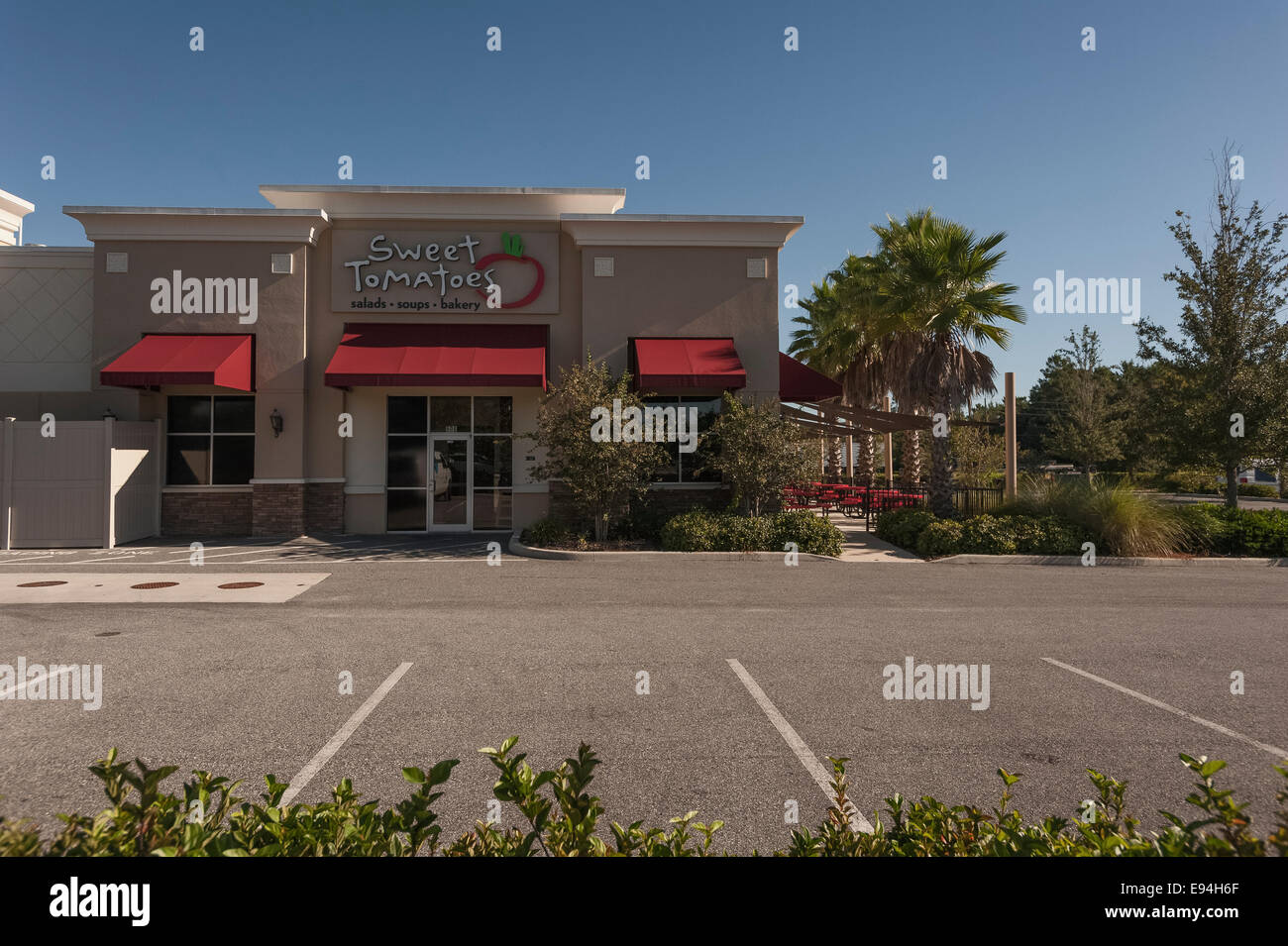 Sweet Tomatoes Restaurant located in Lady Lake, Florida USA Stock Photo ...