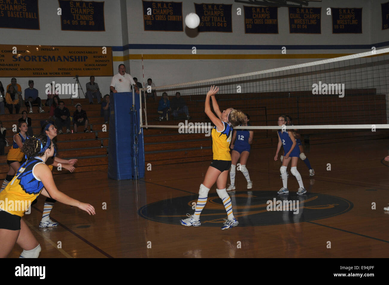 High school volleyball girls hi-res stock photography and images - Alamy