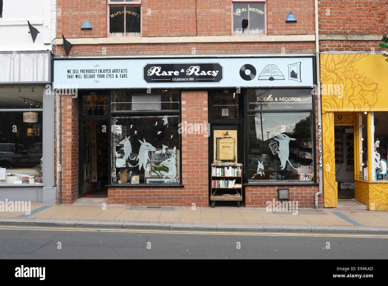 Secondhand records hi-res stock photography and images - Alamy