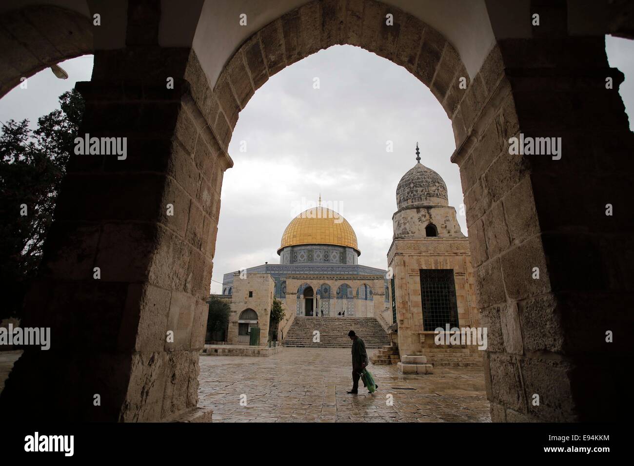Jerusalem, Al-Aqsa Mosque compound. 19th Oct, 2014. A Palestinian ...