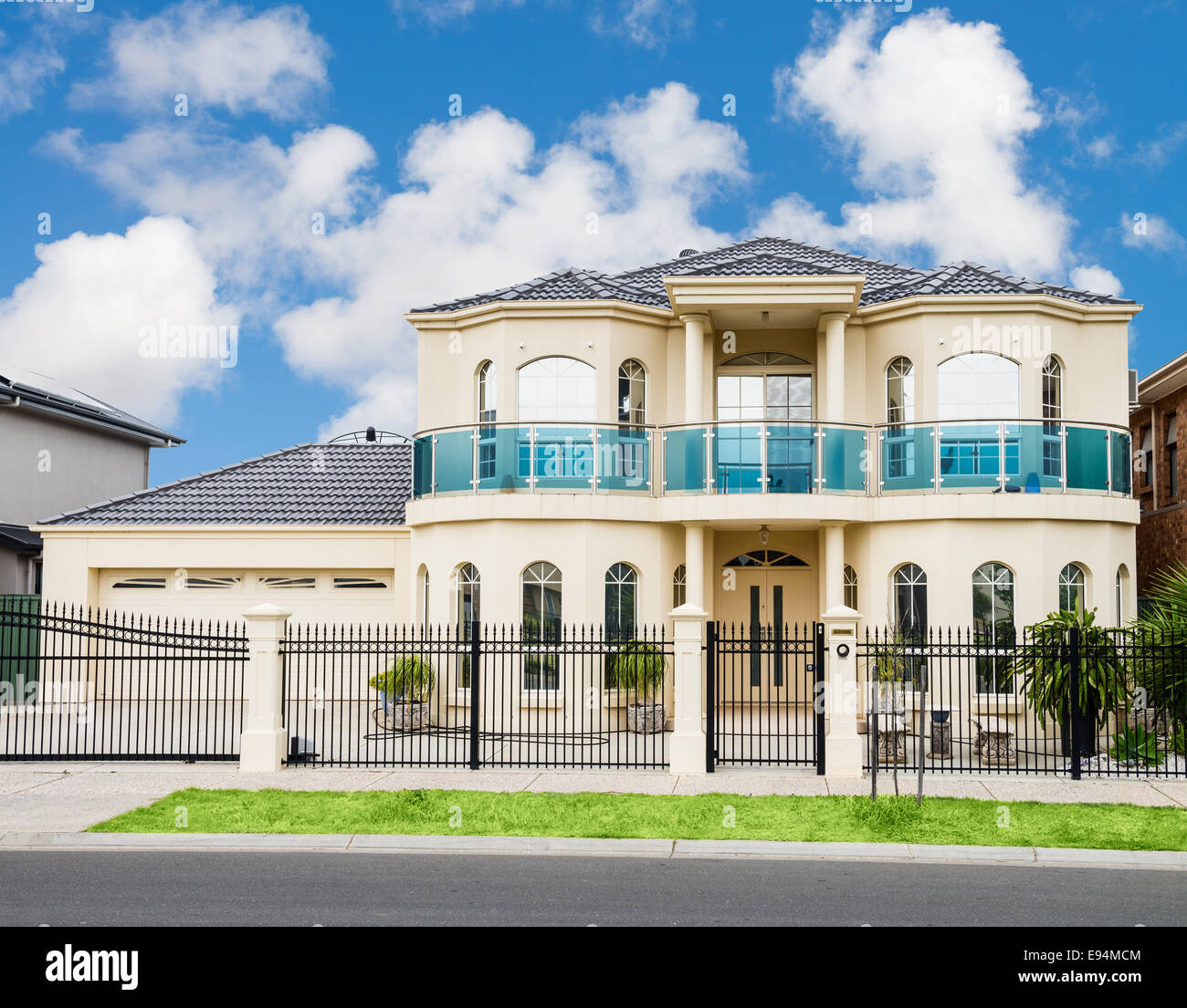facade of a luxury modern suburban house at noon Stock Photo - Alamy