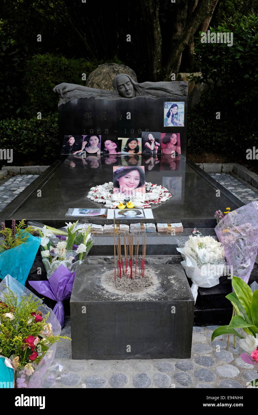 Grave of Teresa Teng at Chin Pao San, a cemetery in Jinshan, New Taipei ...