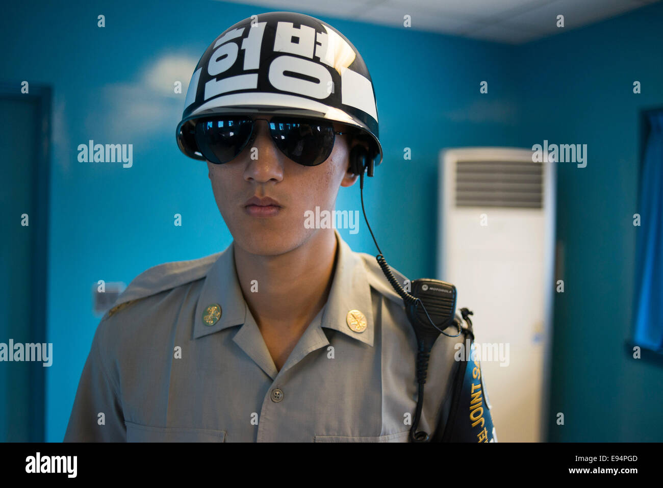 Guard stance hi-res stock photography and images - Alamy
