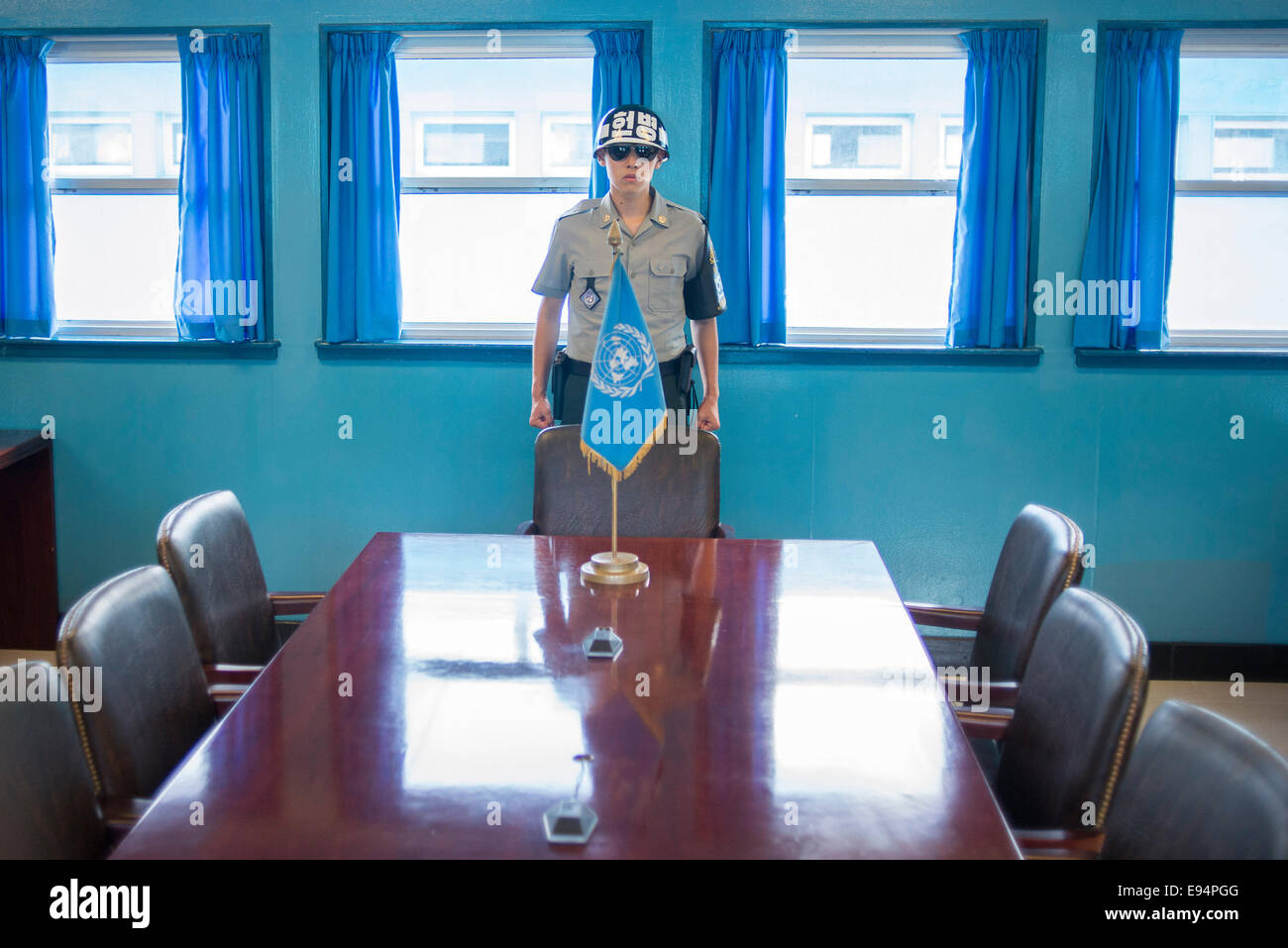 September 6, 2013, Seoul, South Korea - A South Korean soldier stands ...