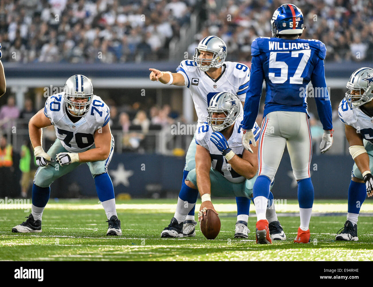Arlington, USA. 19th Oct, 2014. Dallas Cowboys quarterback Tony Romo (9 ...