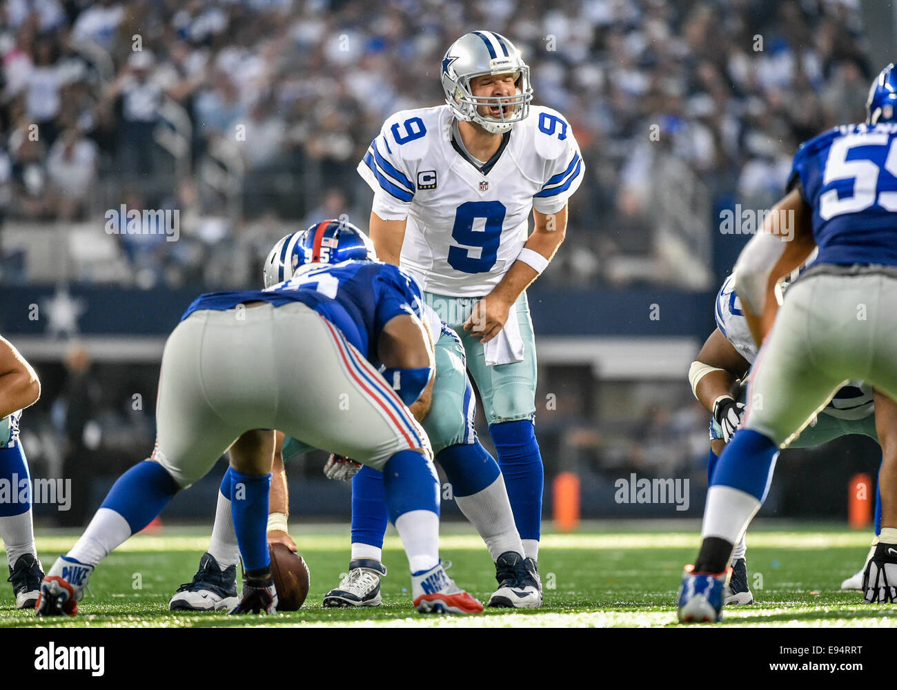 Arlington, USA. 19th Oct, 2014. Dallas Cowboys quarterback Tony Romo (9 ...