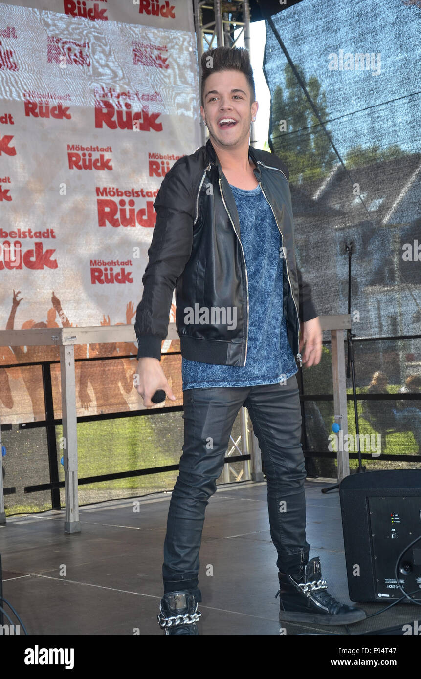 Luca Haenni performing live to promote his latest album 'Dance Until We ...