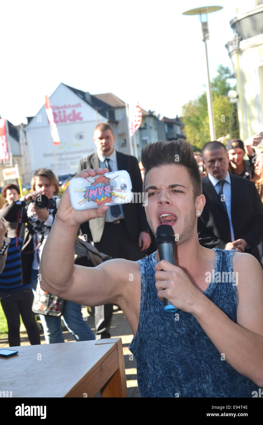 Luca Haenni performing live to promote his latest album 'Dance Until We ...