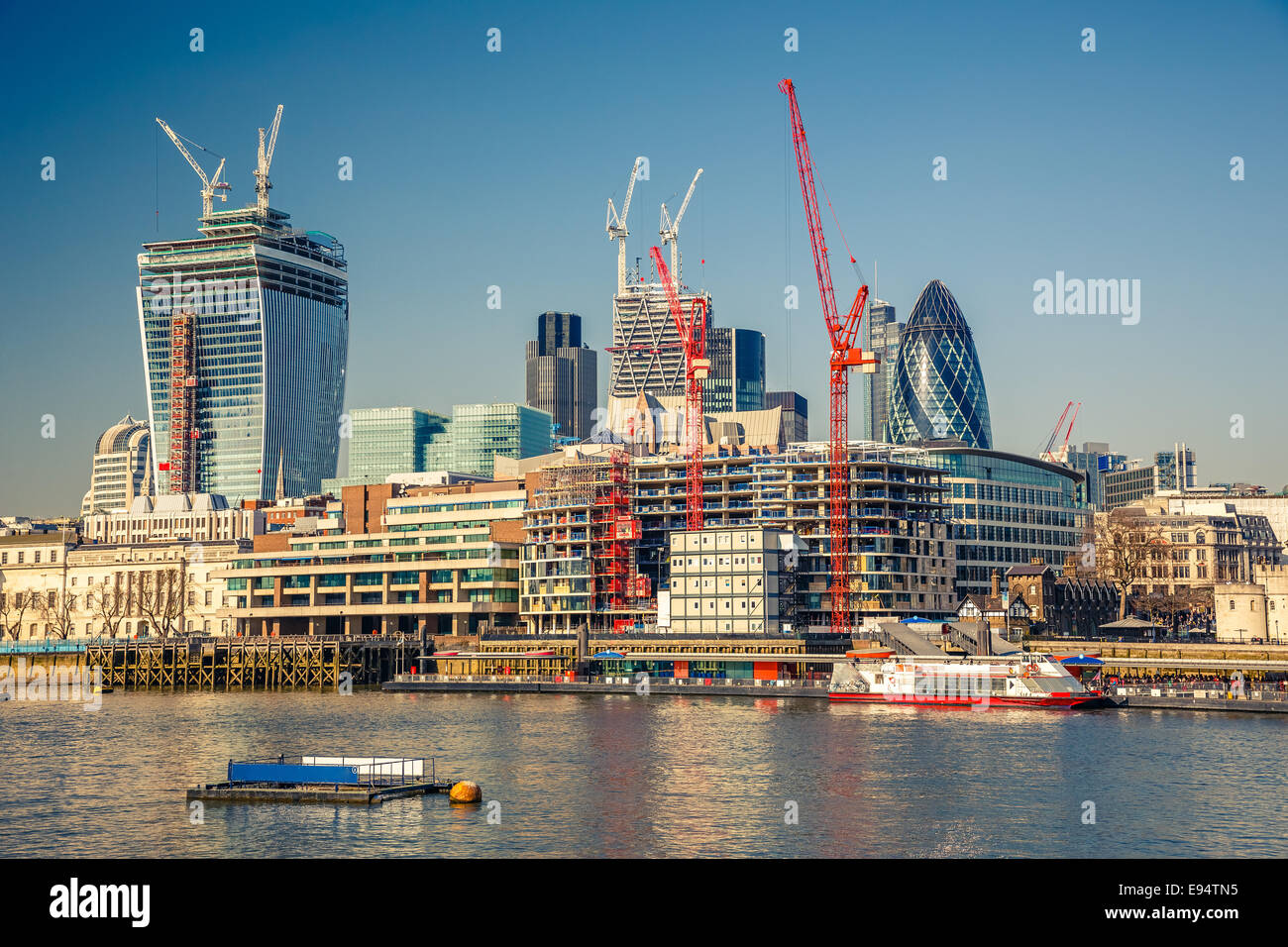 London ship construction hi-res stock photography and images - Alamy