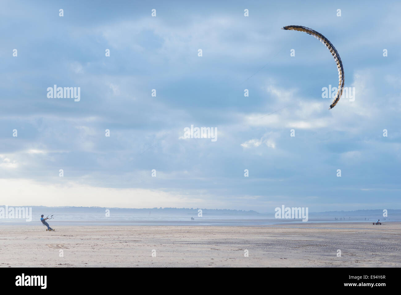 Kite surfing at Broomhill Sands Beach next to Camber sands, East Sussex ...