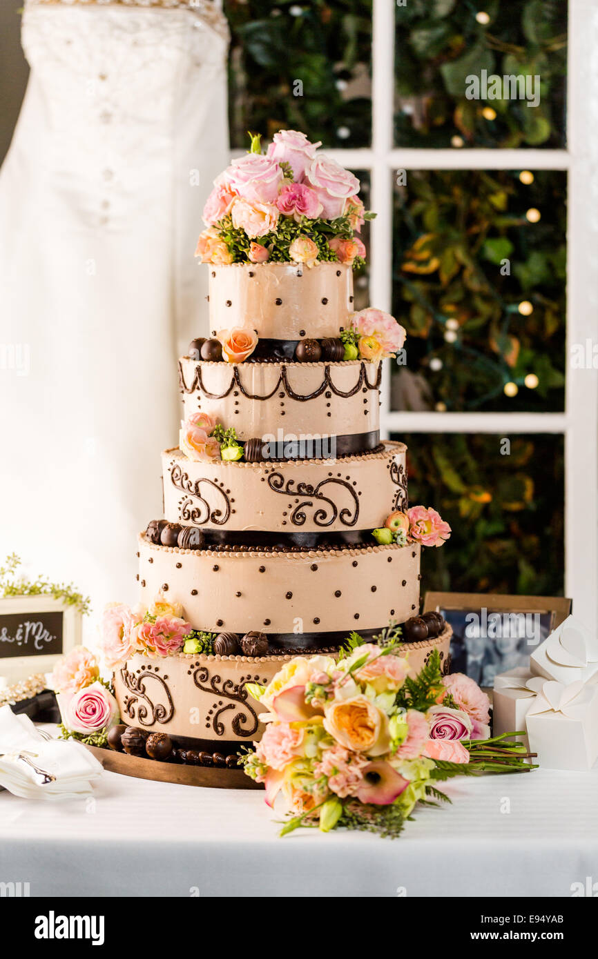 Gourmet tiered wedding cake at wedding reception Stock Photo - Alamy