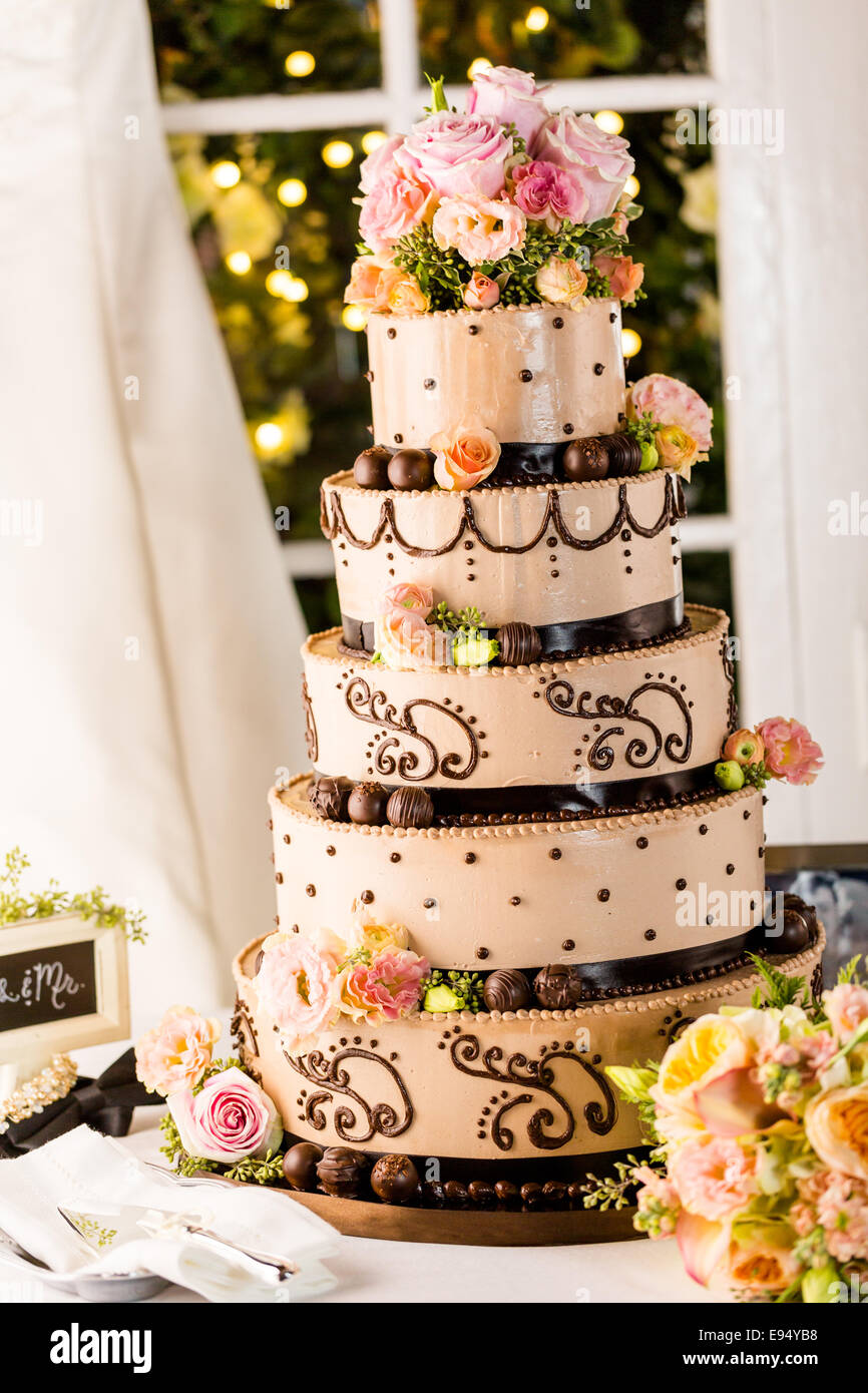 Gourmet tiered wedding cake at wedding reception Stock Photo - Alamy