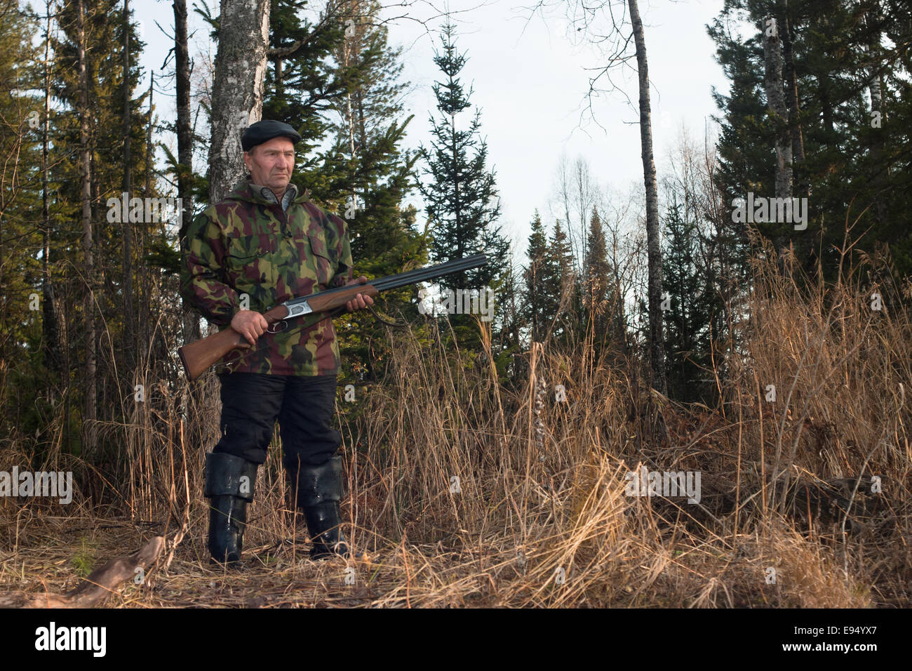 Senior hunter hi-res stock photography and images - Alamy