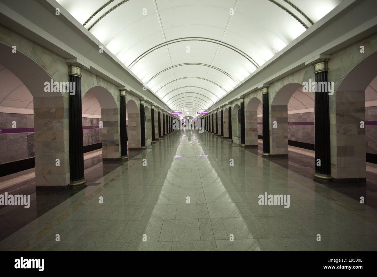 Metro rail pillar hi-res stock photography and images - Alamy