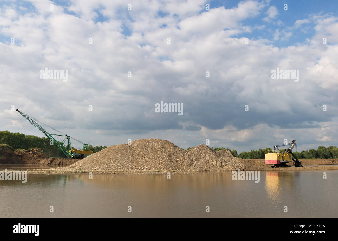 Dredge bucket hi-res stock photography and images - Alamy