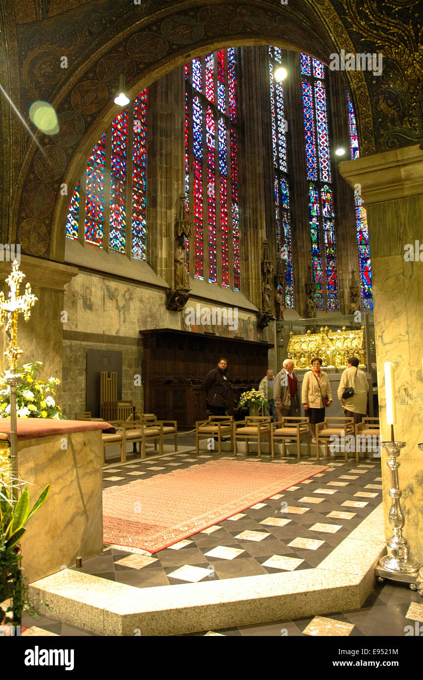 Big cathedral hi-res stock photography and images - Alamy