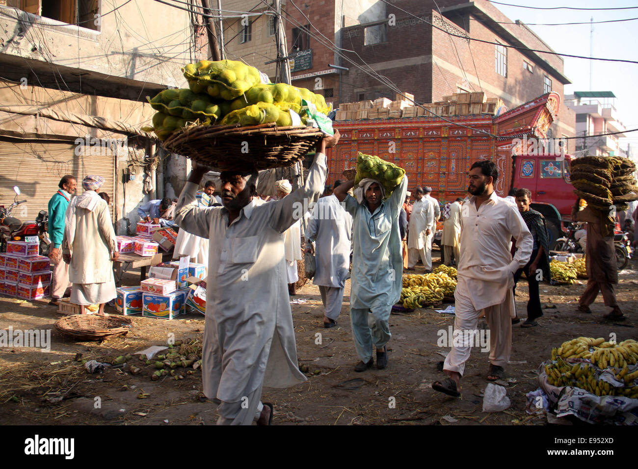 Pakistani vendors hi-res stock photography and images - Alamy